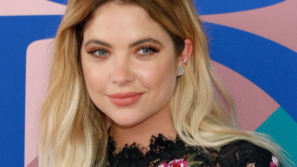 Ashley Benson Wiki - Age, Boyfriends, Height, Weight, Income and More ...